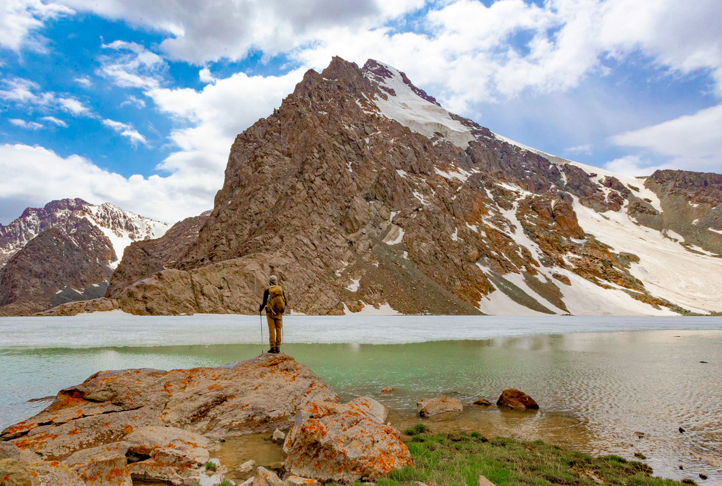 新疆天山博格达峰徒步攻略，博格达登山大本营摄影