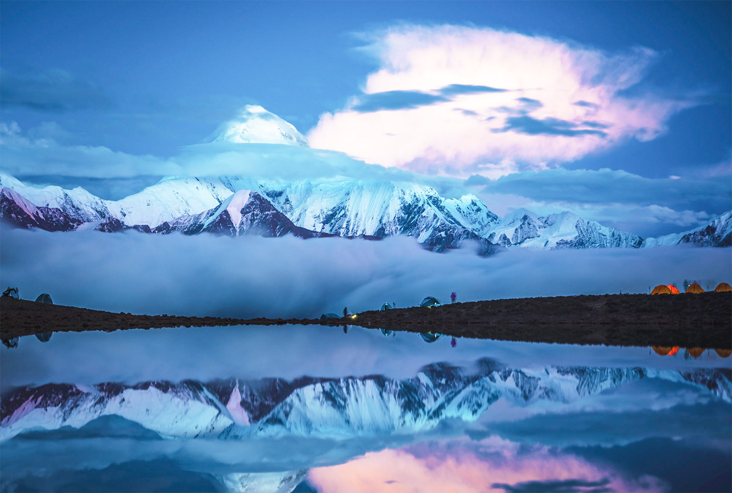 新疆天山博格达峰徒步攻略，博格达登山大本营摄影