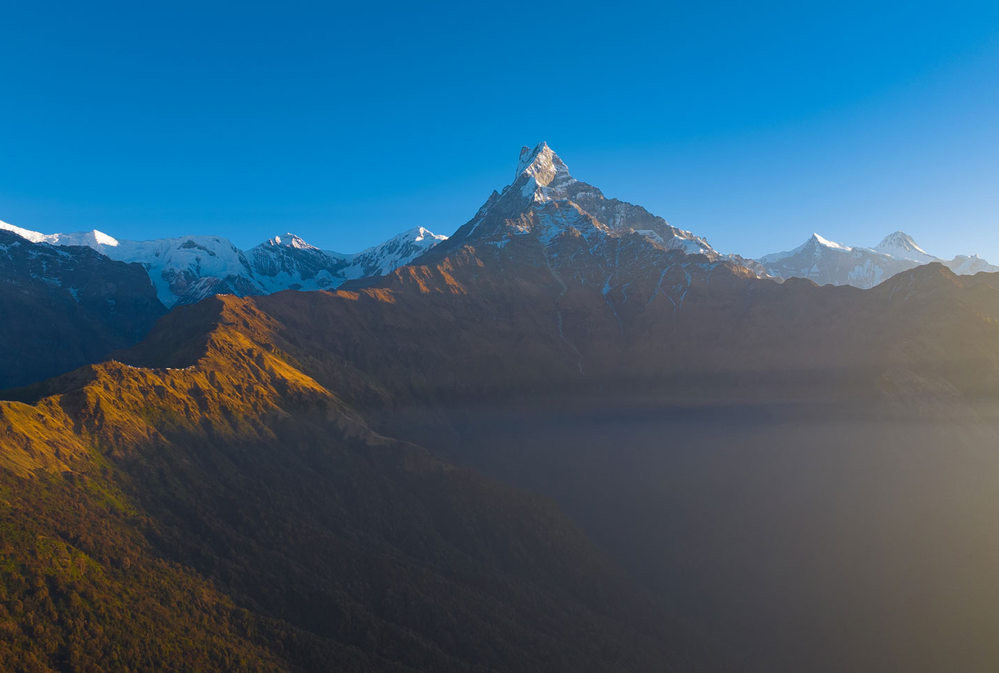 新疆天山博格达峰徒步攻略，博格达登山大本营摄影